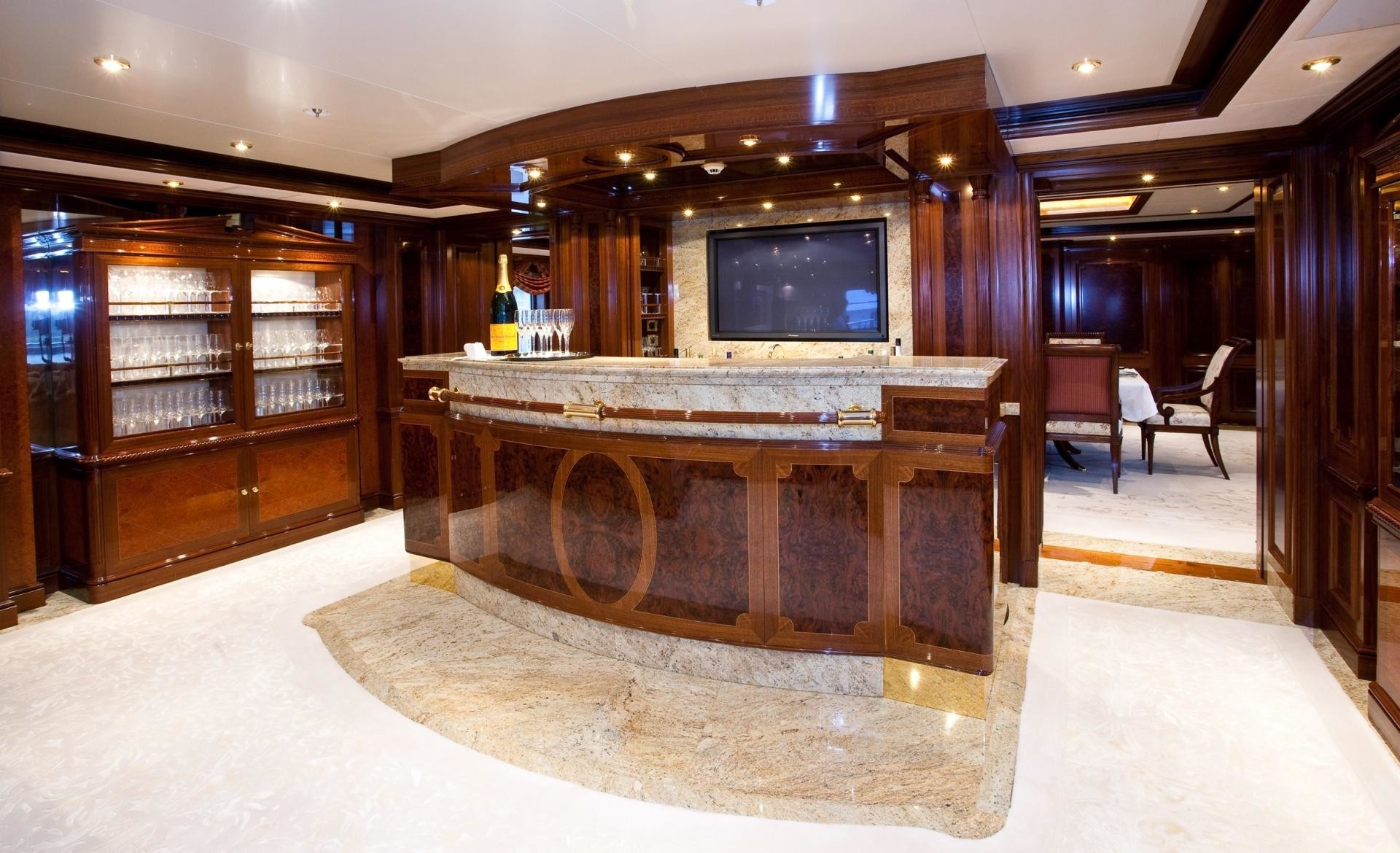 Bar Image Gallery – Luxury Yacht Browser | by CHARTERWORLD Superyacht ...